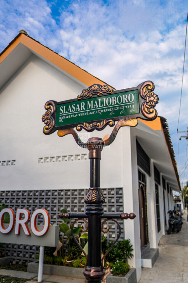 Papan Nama Jalan Untuk Slasar Malioboro - Gudanglampuku