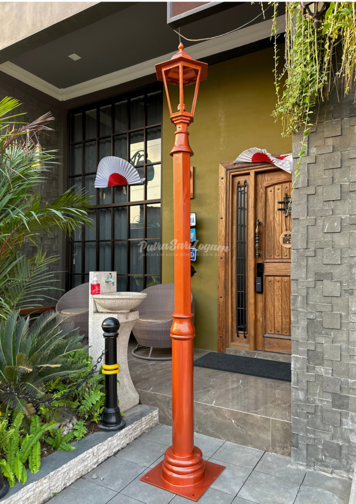 Pesona Keindahan Tiang Lampu Orange - Gudanglampuku